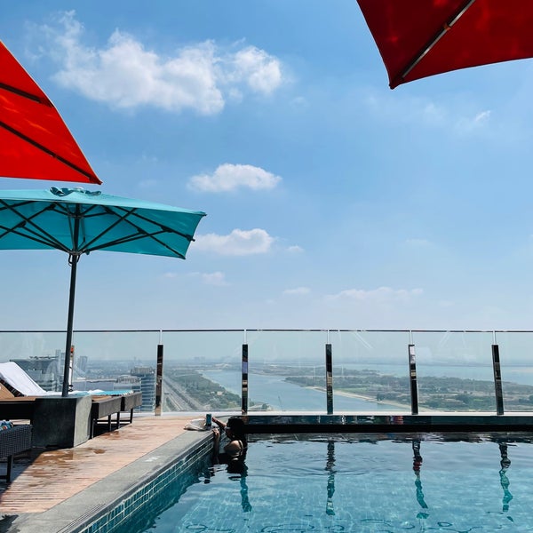 Andaz Pool - Swimming Pool