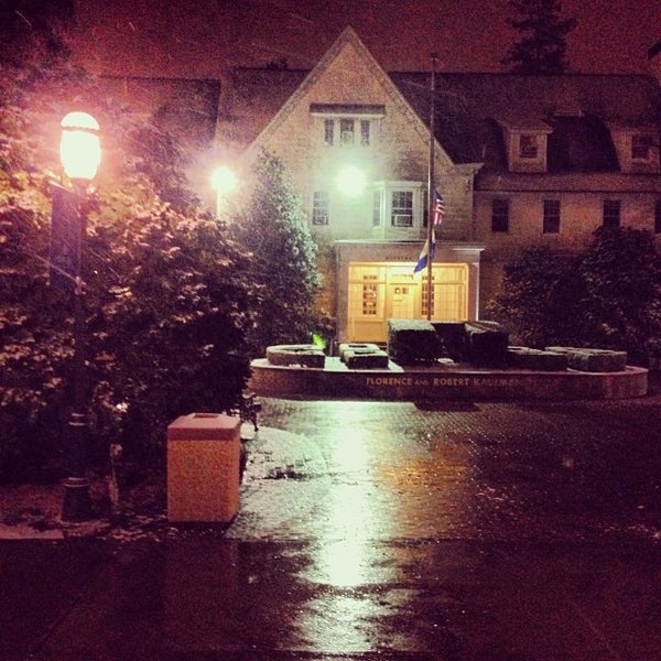 Hofstra Hall - 1 tip