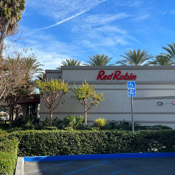 Red Robin Gourmet Burgers and Brews - 12007 Harbor Blvd