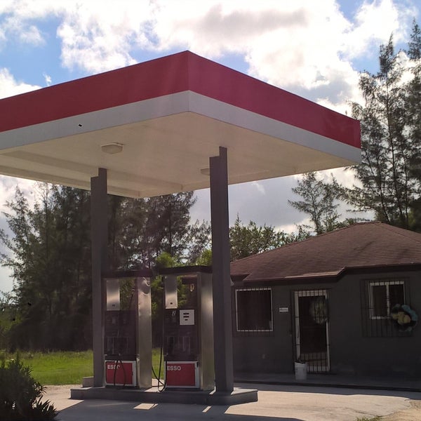 Esso David Romer - Gas Station in Morgan's Bluff