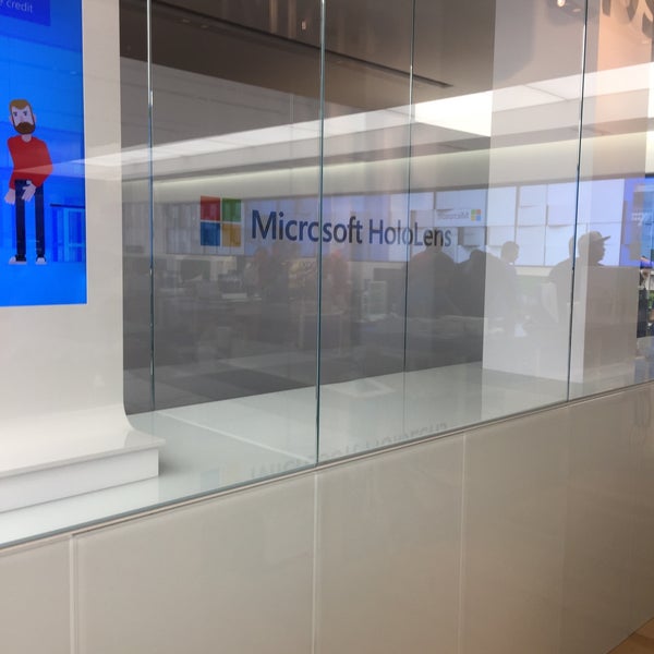 Microsoft Store (Now Closed) - City Centre - Mississauga, ON