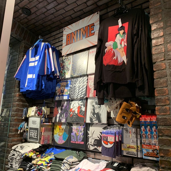 Hot Topic - Clothing Store in Torrance