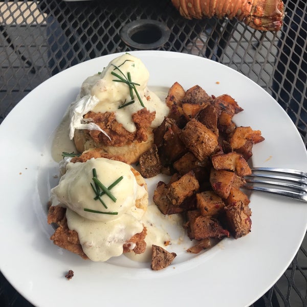 MAX's Wine Dive - Southern Food Restaurant in Houston