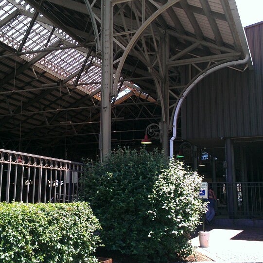Greyhound Station - Bus Line in Downtown Harrisburg