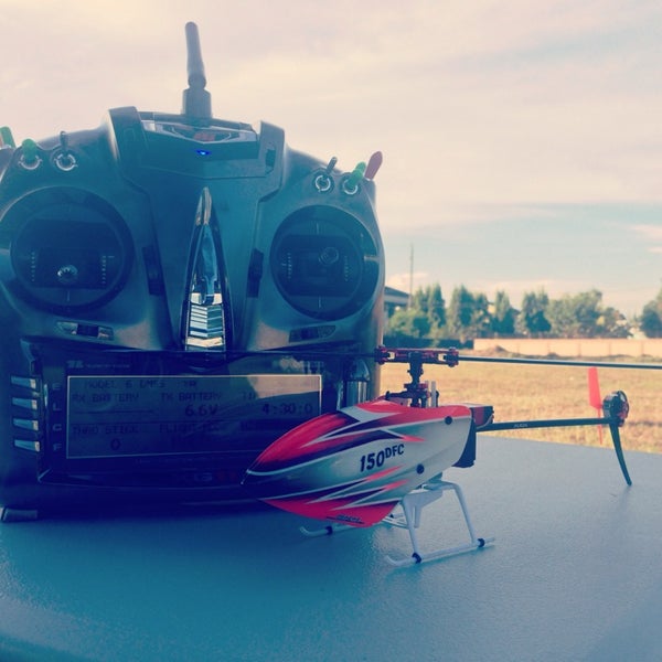 Multinational Micro RC Flying Field - Moonwalk - 1 tip
