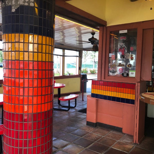 Dixie Pig Bar-B-Q - BBQ Joint