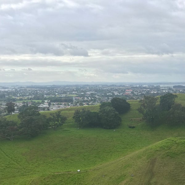 Te Pane o Mataoho / Mangere Mountain - Mangere Bridge - 56 visitors