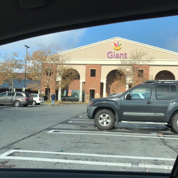 Photos at Giant Food - 229 Kentlands Blvd
