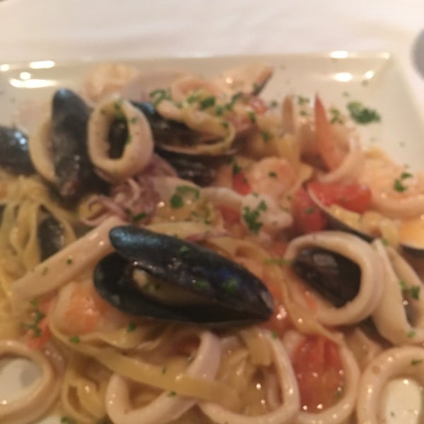 Mezza Luna Trattoria - Italian Restaurant