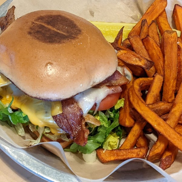 Pockets' Grille - 12 tips from 215 visitors