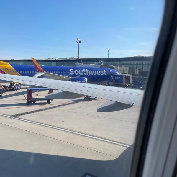 Gate B4 - Concourse B