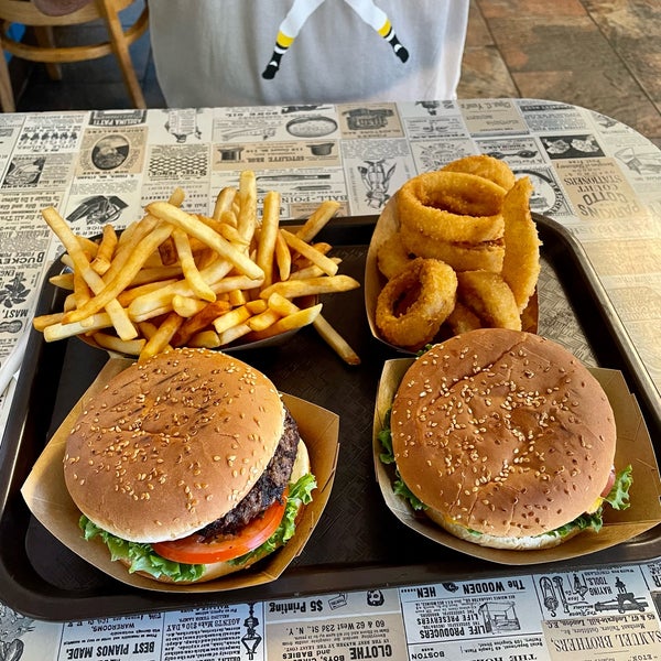 Izzy's Burger Spa - 9 tips from 540 visitors