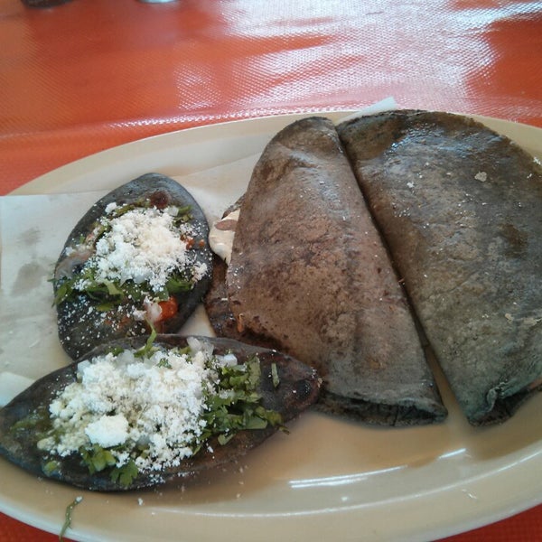 Tlacoyos De Alberjon - Taco Restaurant