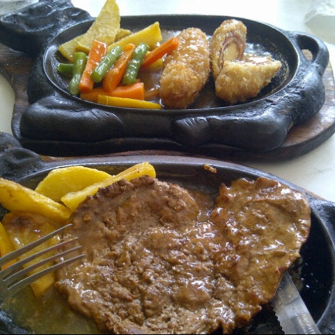 Waroeng Steak & Shake - Steakhouse