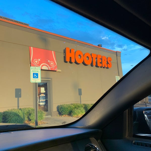 Photos at Hooters - American Restaurant in Memphis