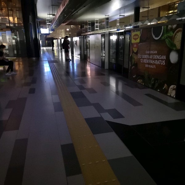 RapidKL Bandar Utama (KG09) MRT Station - Metro Station