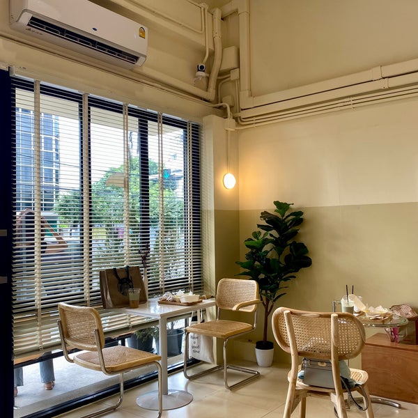 Flat Cafe And Space - วัดท่าพระ - พระนคร, กรุงเทพมหานคร