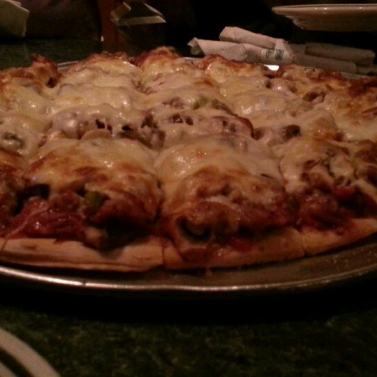 Beggars Pizza - Pizzeria in Lansing