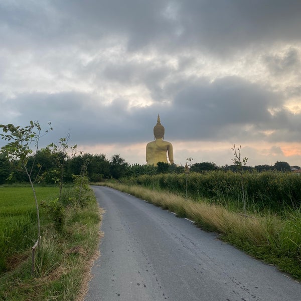 วัดม่วง (Wat Muang) - Buddhist Temple