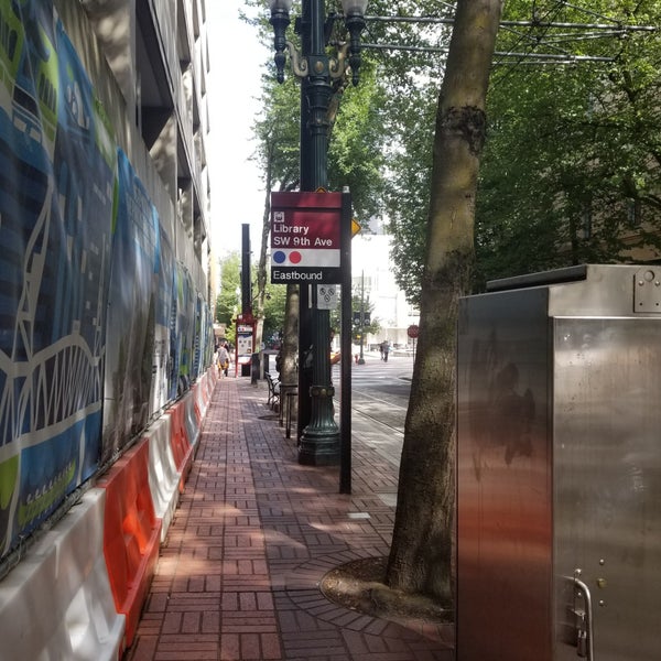 TriMet Library/SW 9th Ave MAX Station - Light Rail Station