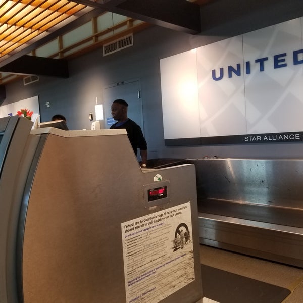 United Airlines Ticket Counter - Portland, OR
