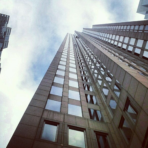 Three Logan Square - Building in Logan Square