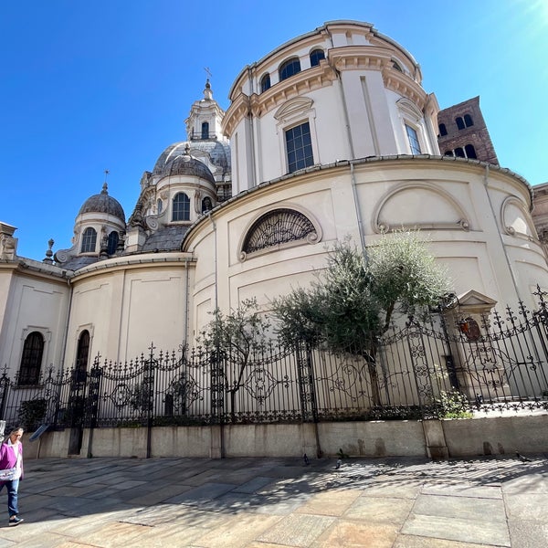 Santuario Basilica La Consolata - Church in Centro