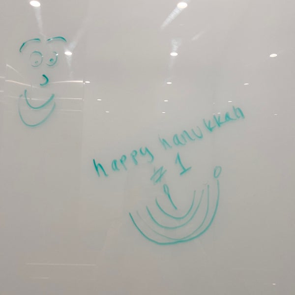 Amazon - JFK27 - Hank - Office in New York