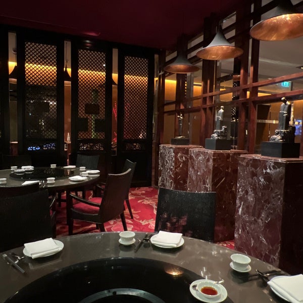 restaurant serving in bkk must try