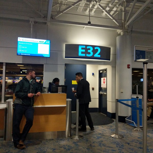 Gate E32 - Airport Gate in Charlotte