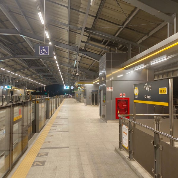 MRT ศรีนุช (Si Nut) YL13 - สวนหลวง, กรุงเทพมหานคร