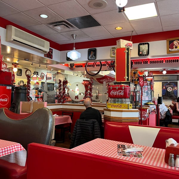 Troy's Diner - American Restaurant