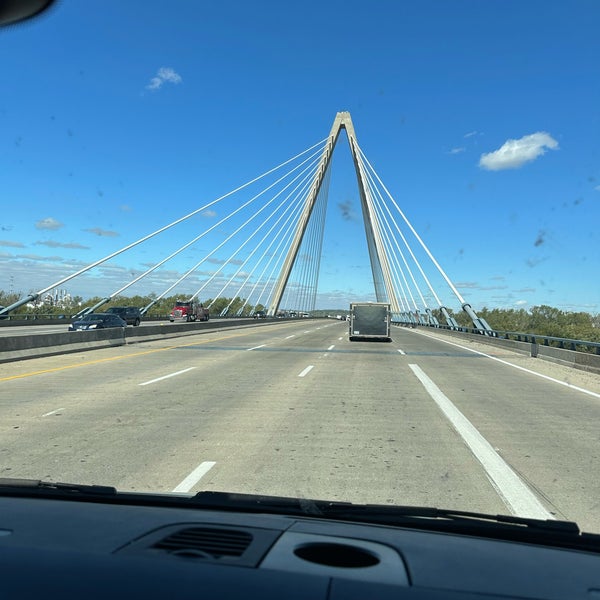 Kansas-Missouri State Line - Border Crossing in Kansas City