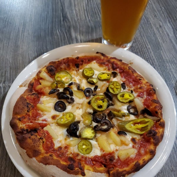 Uccello's Ristorante, Pizzeria & Sports Lounge - Italian Restaurant