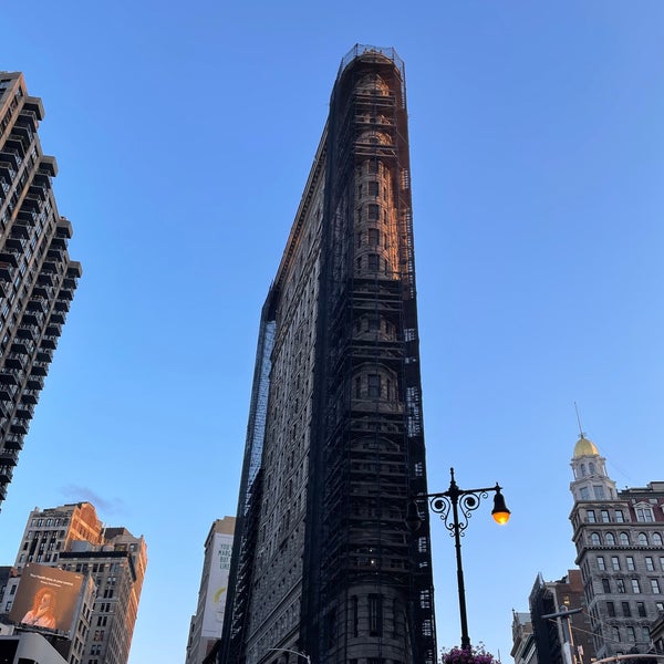 Flatiron Building - Flatiron District - 137 tips from 21342 visitors