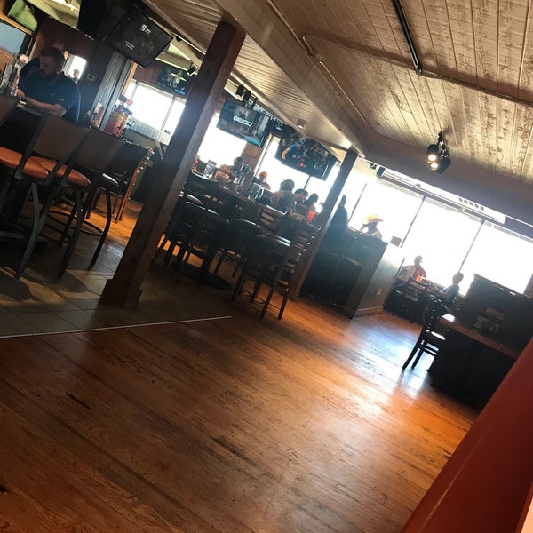 Hooters - American Restaurant