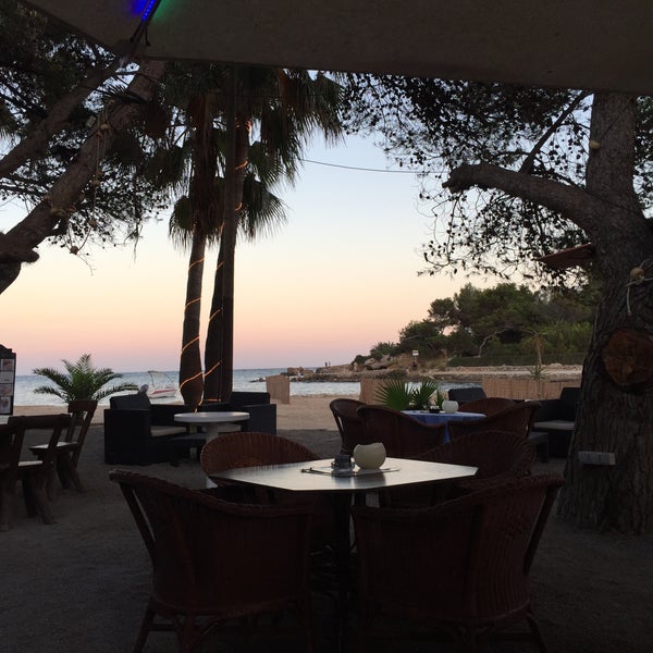 Mariners Beach Bar & Cafe - Restaurant