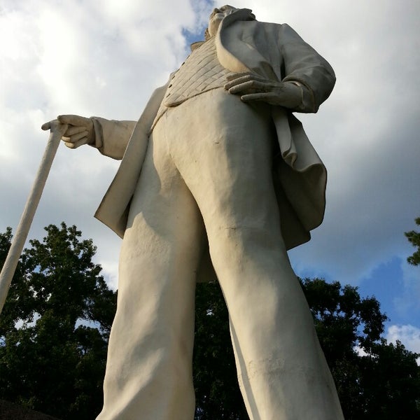 A Tribute to Courage | Big Sam Houston (1994) by David Adickes ...