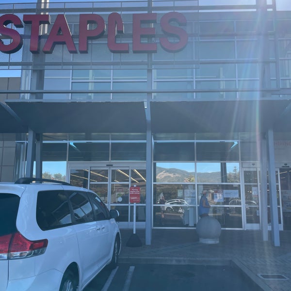Staples - 655 Irwin Street