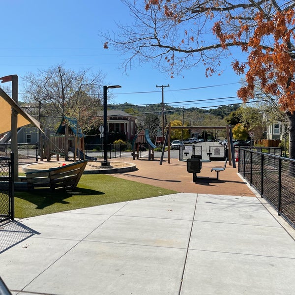 Albert Park Playground - Playground in Downtown San Rafael