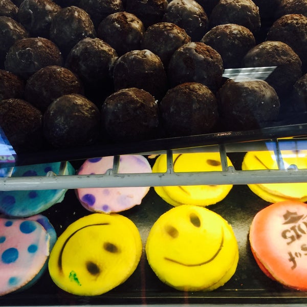 Donut Bank Bakery & Coffee Shop - Donut Shop in Evansville
