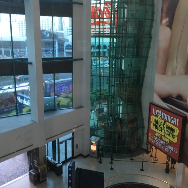 Showcase Mall - Shopping Mall