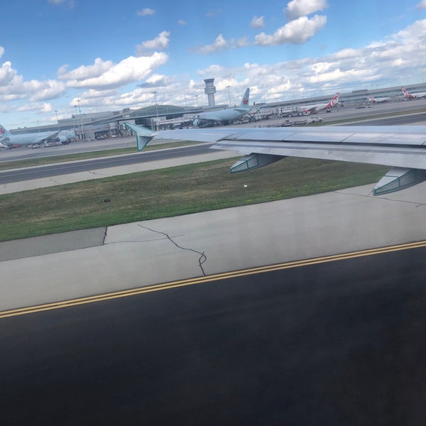 Runway 06R/24L - Airport Service in Mississauga