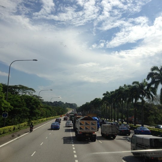 Seletar Expressway (SLE)