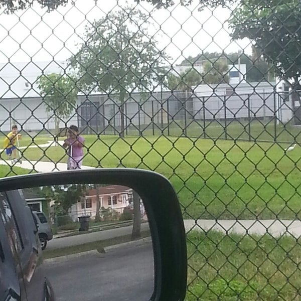 Montella Park - Park in Hollywood