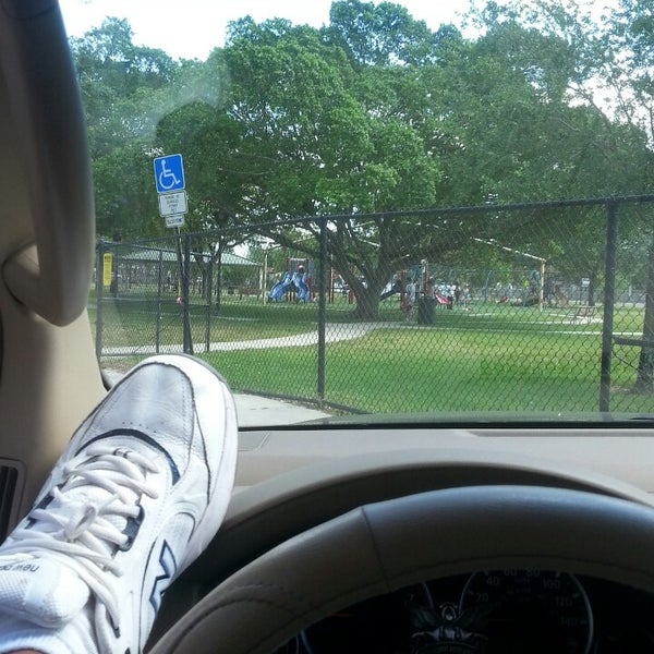 Montella Park - Park in Hollywood