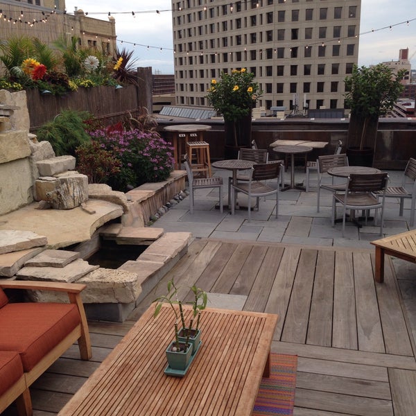 Zen On 7 Rooftop Bar - Juneau Town - 411 E Mason St Fl 7