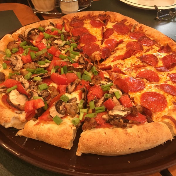 Round Table Pizza - Pizzeria in Pleasant Hill