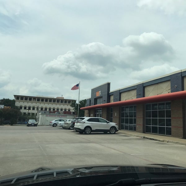 US Post Office - Oak Lawn - 2825 Oak Lawn Ave