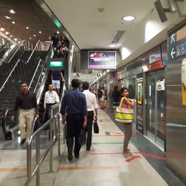 Photos at HarbourFront MRT Interchange (NE1/CC29) - Metro Station in ...